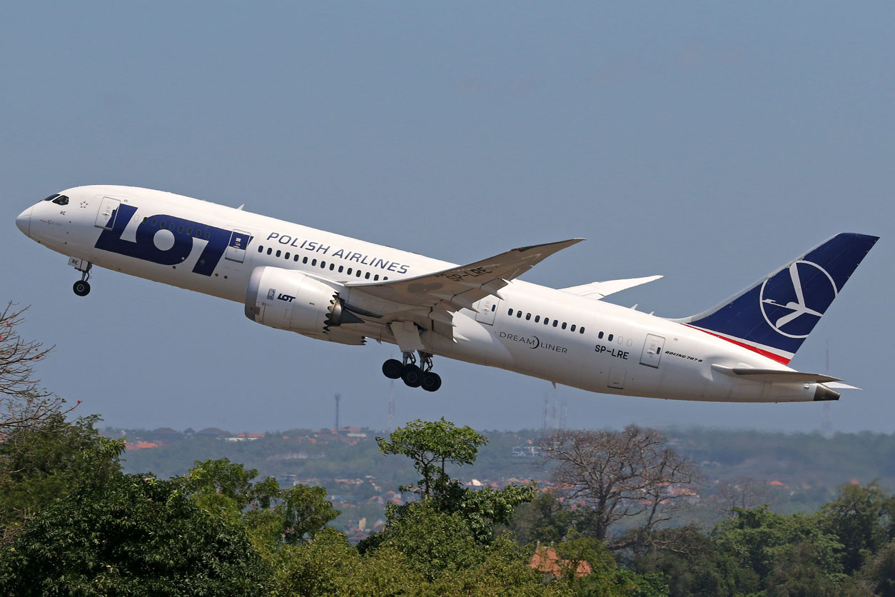Islandia. Awaryjne lądowanie Dreamlinera LOT-u. Samolot z Warszawy ...