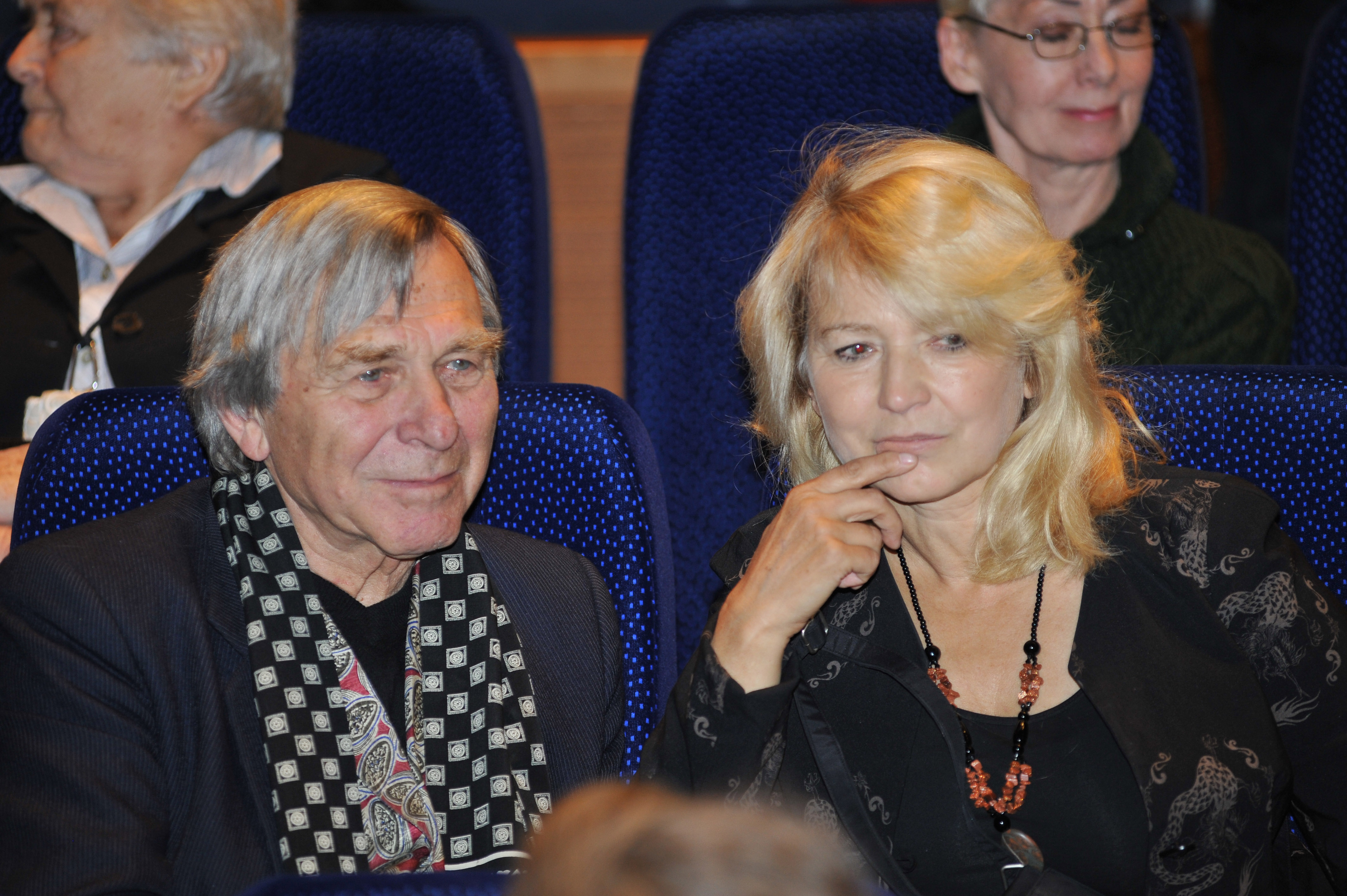 Uczcić pamięć męża - Ikona teatru, ambasador sztuki i niedoszły prawnik ...