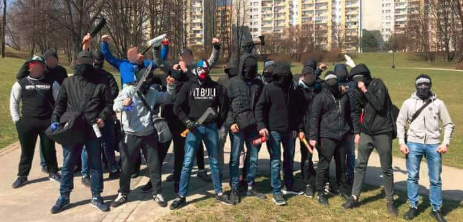 Kibole zapowiadają kolejne ataki z maczetami. To zdjęcie zrobiono w ...