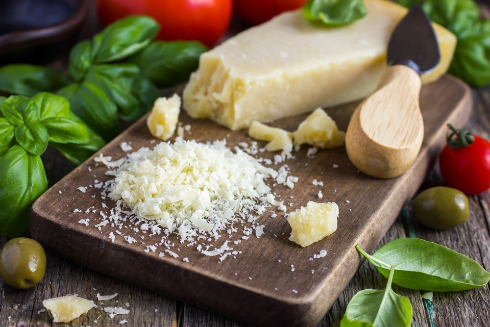 Parmezan - wartości odżywcze, zastosowanie. Ile kalorii ma parmezan ...