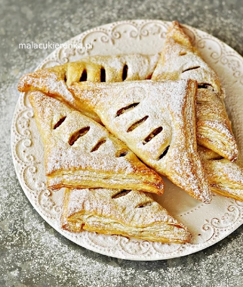 Rożki ciasta z francuskiego. Idealny dodatek do kawy - Przepis - WP Kuchnia