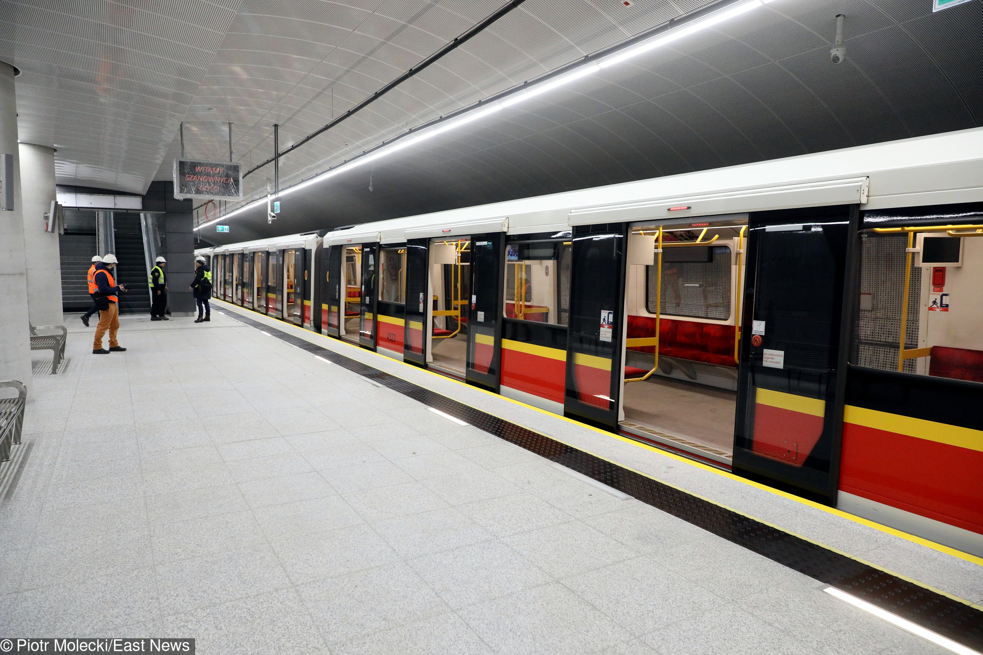 Metro Warszawa Pierwszy Poci g Metra Dojecha Na Targ wek Ju Metro Warszawa Pierwszy Poci g Metra Dojecha Na Targ wek Ju