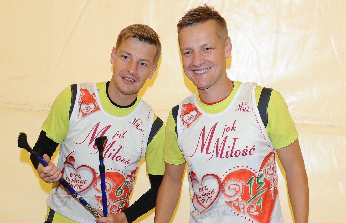 Bracia Mroczek mają piękne partnerki. Wiemy, kim są - WP Kobieta