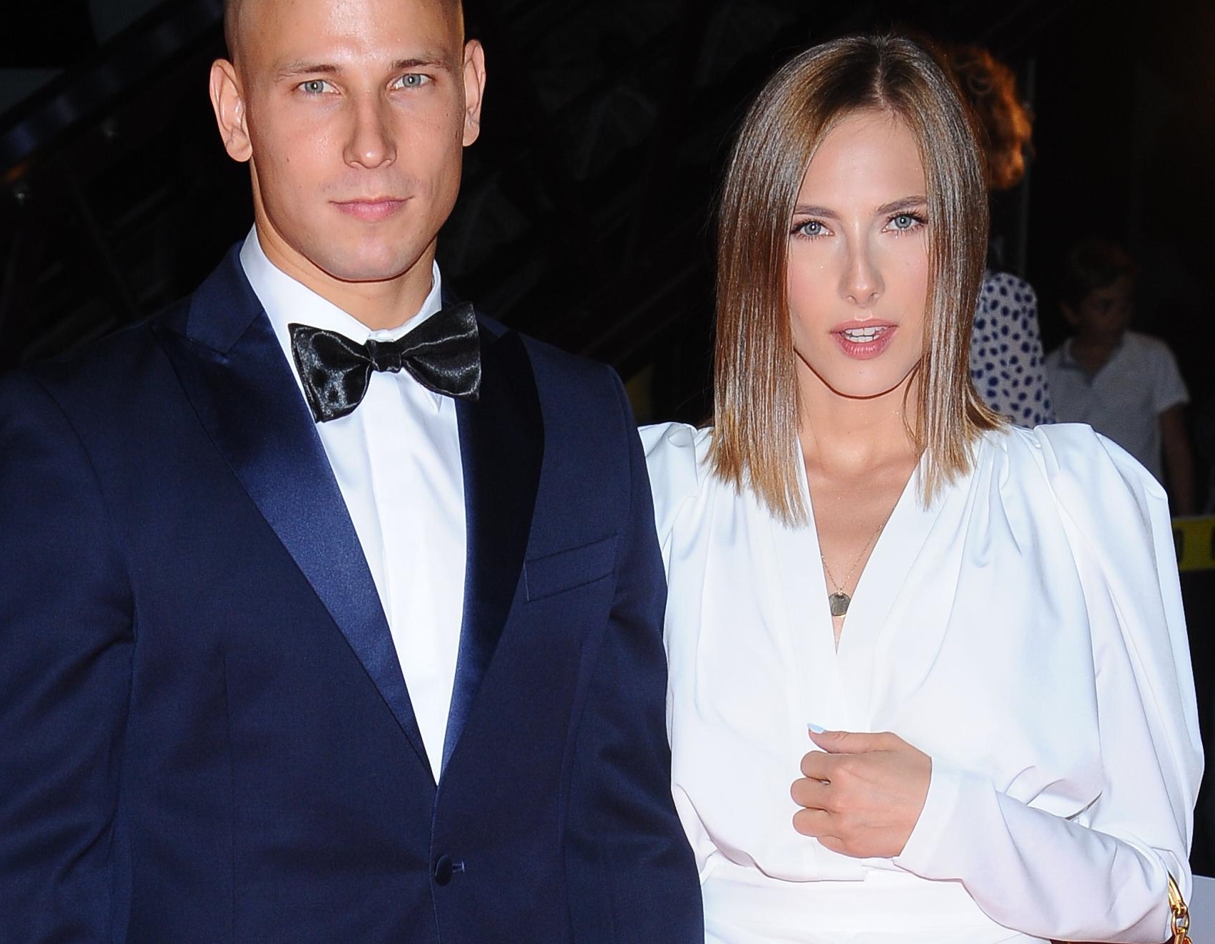 Józef Pawłowski ze śliczną, młodą żoną na czerwonym dywanie - WP Gwiazdy