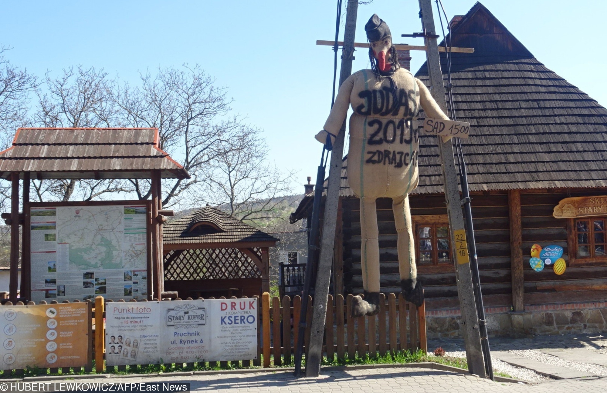 Wielkanoc 2019. Pruchnik "osądził i ukarał" Judasza - WP Wiadomości