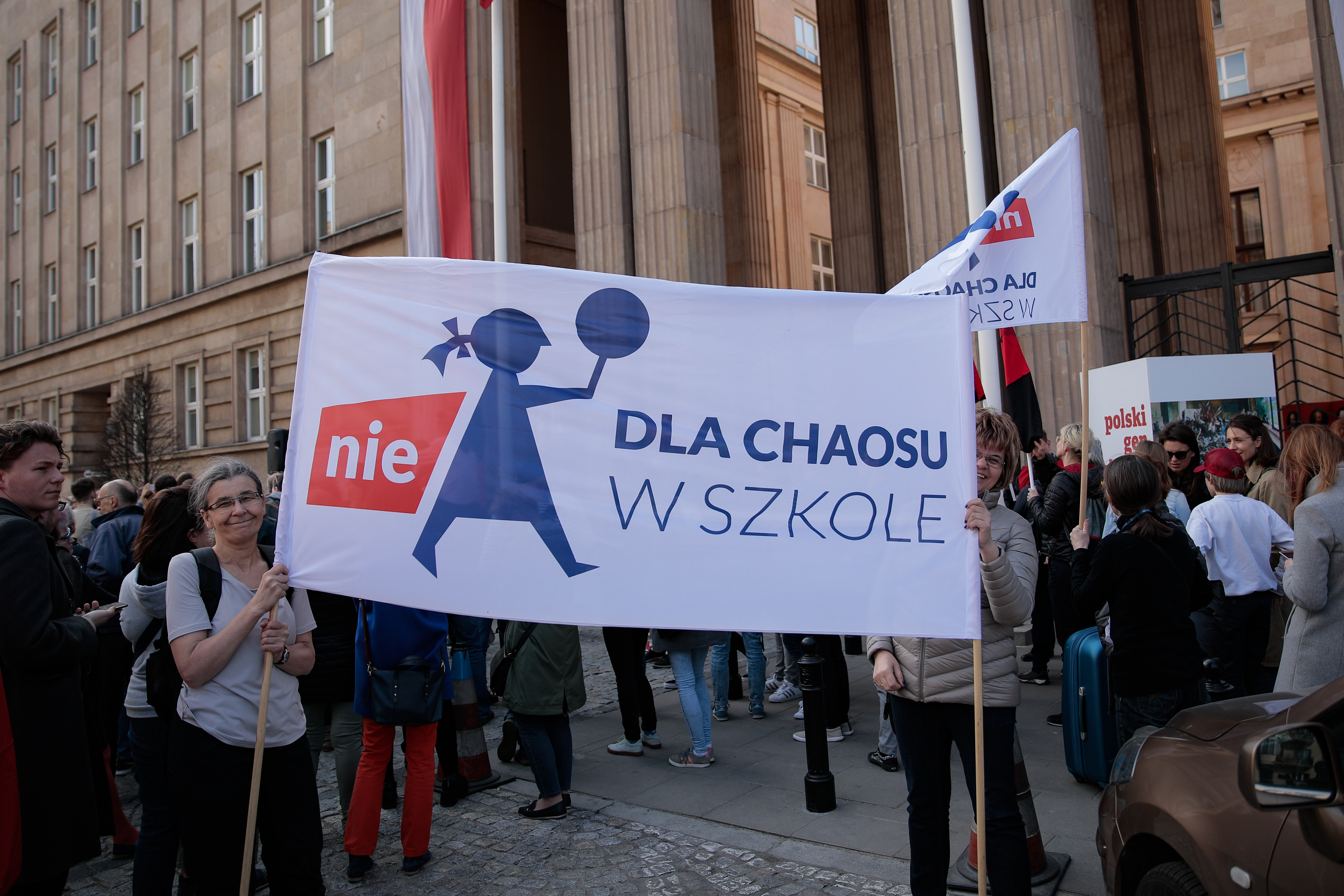 Strajk nauczycieli 2019. Protest przed siedzibą MEN - WP Wiadomości